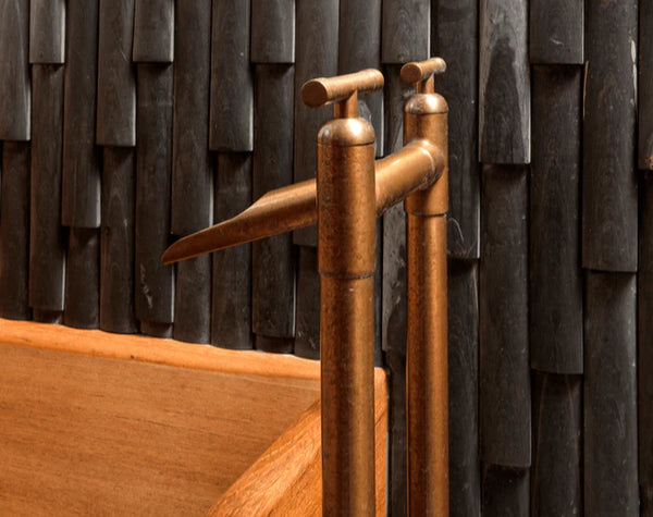 Bathroom | Silver Quartzite Crescent V Cladding