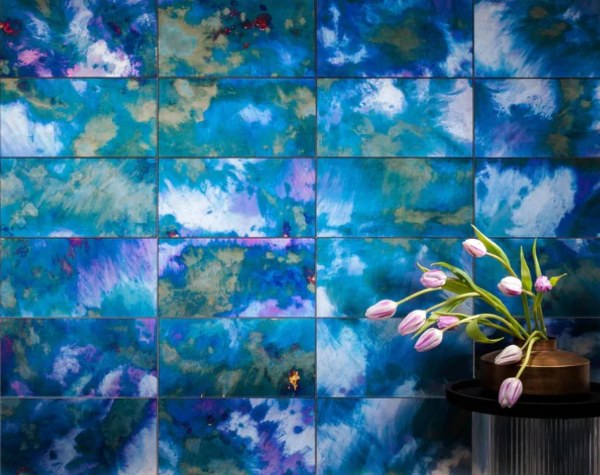 Living Room | Afterglow Glass Illusions 12x6 Tile