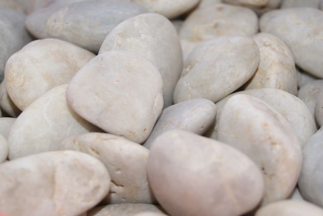 MAUNA KEA SNOW Natural Tumbled Garden Pebbles - Hawaii Stone