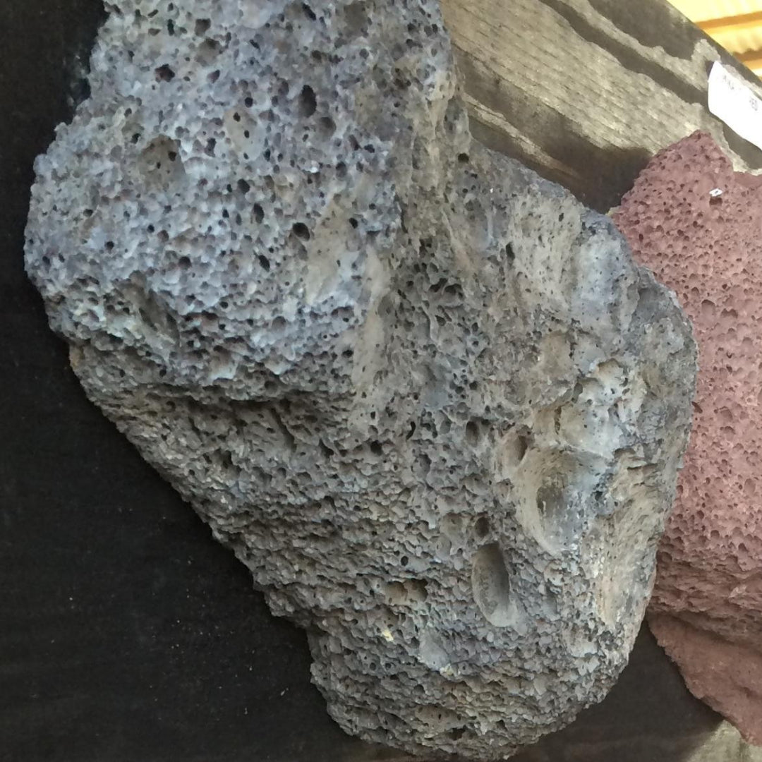 PUKA LAVA BLACK Basalt Natural-Cleft Edge Wall Veneer